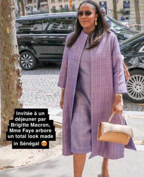 Paris : Mme Diomaye, Absa Faye, séduit avec son look lors du déjeuner ...