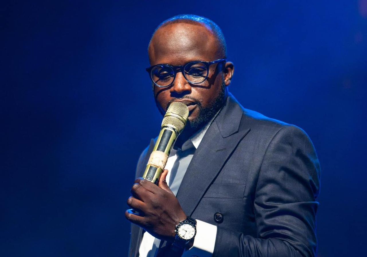 Mame Balla Mbow fait vibrer le Théâtre Daniel Sorano avec son « One Man ...