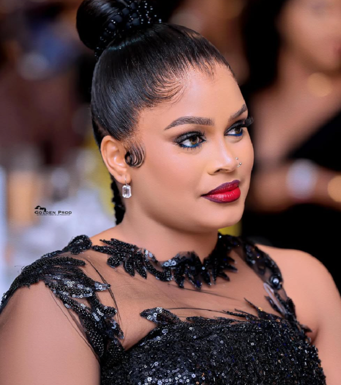 Classeement : Voici le top 10 des des plus belles femmes des joueurs ...